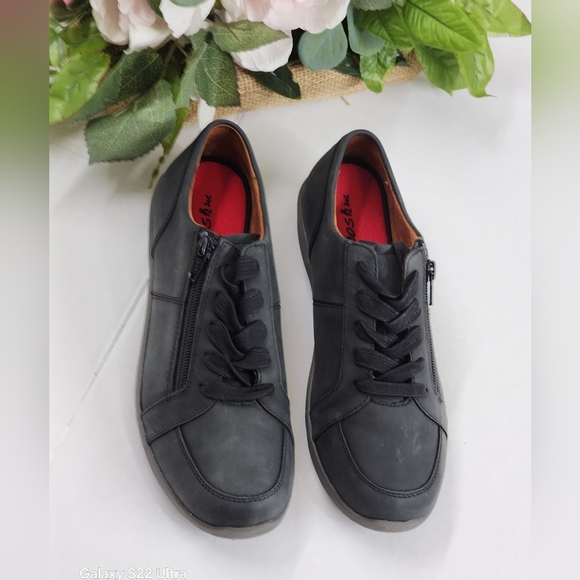Vionic | Shoes | Vionic Black Sneakers With Red Insole | Poshmark